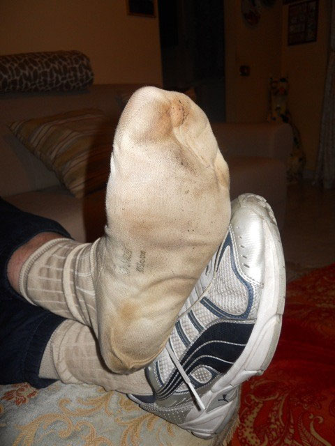 Sniff my socks - FEETRING MEN' S FEET