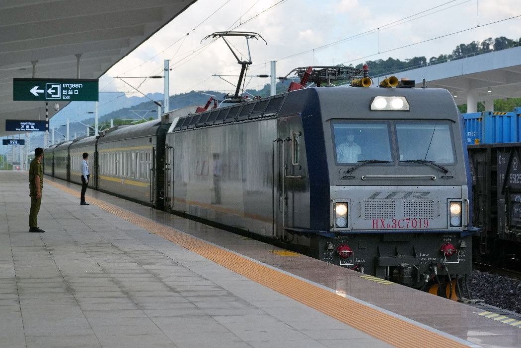 LCR ラオス中国鉄道 乗車記 - 電車とバスの写真館