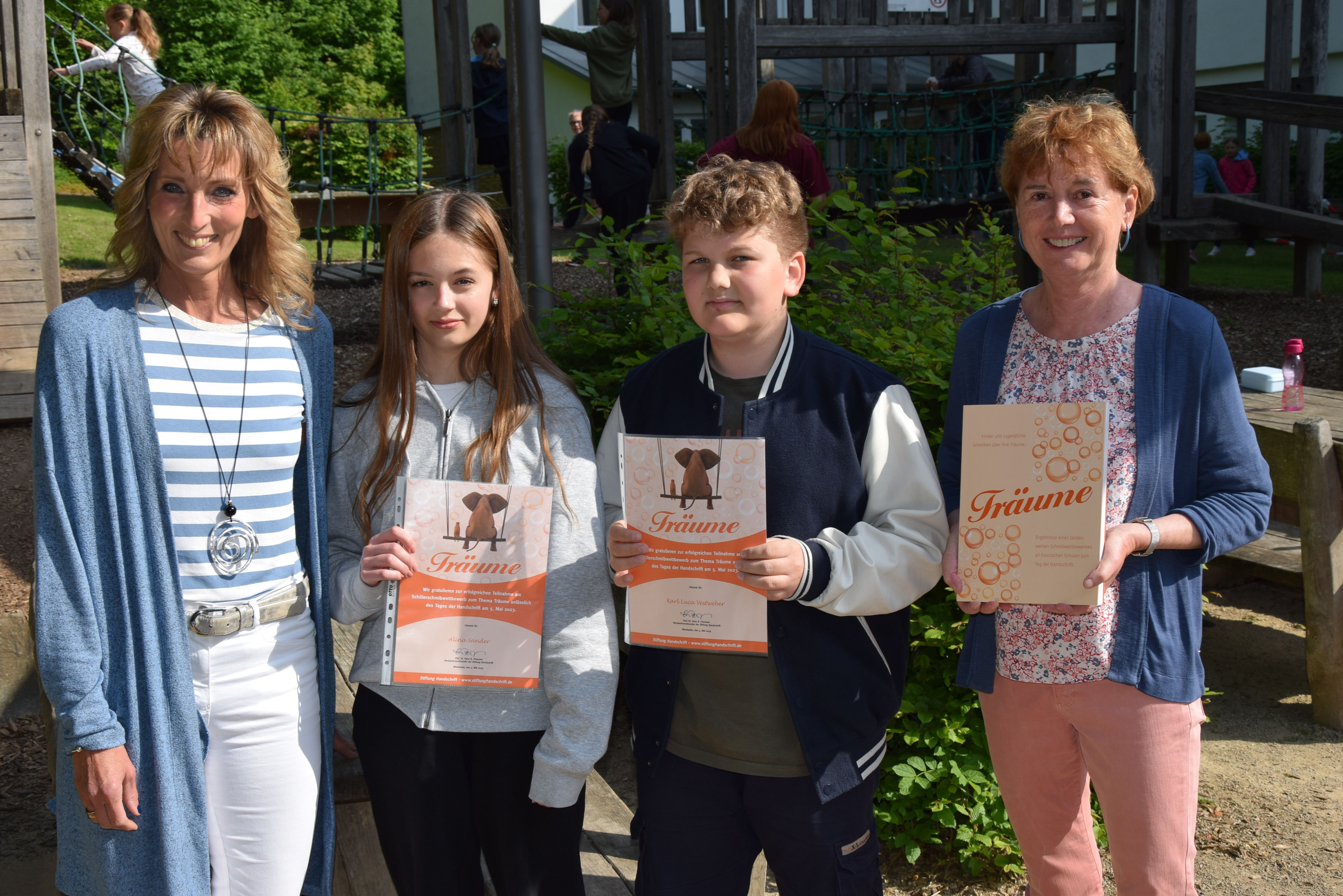 Erfolgreiche Teilnahme am Wettbewerb „Träume“ - Cornelia-Funke-Schule ...