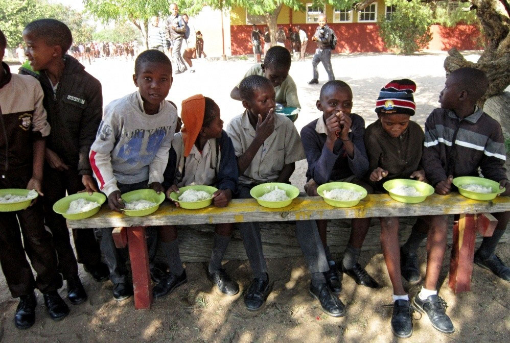 School Feeding Programme - Urs Häusermann engagiert sich im Kavango ...