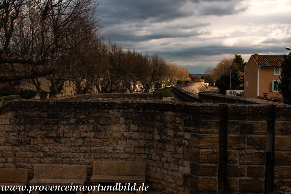 Caderousse - Sehenswürdigkeiten - Urlaubsplanung - Frankreich