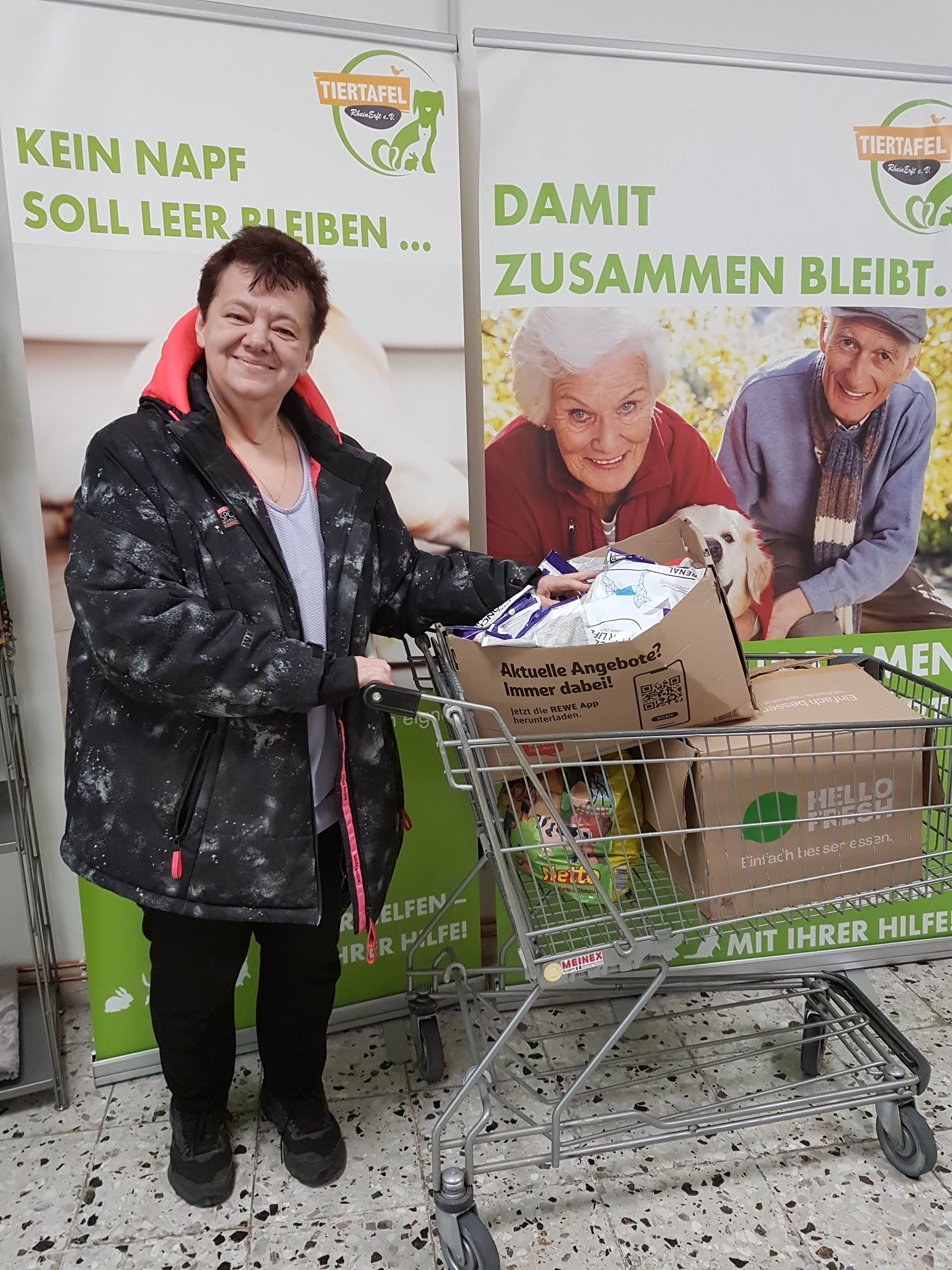 Arme Pia, oder? - Tiertafel RheinErft e.V.- Futterausgabe der Tiertafel ...