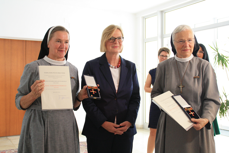 Bundesverdienstkreuz - Missionsstation Fushë-Arrëz