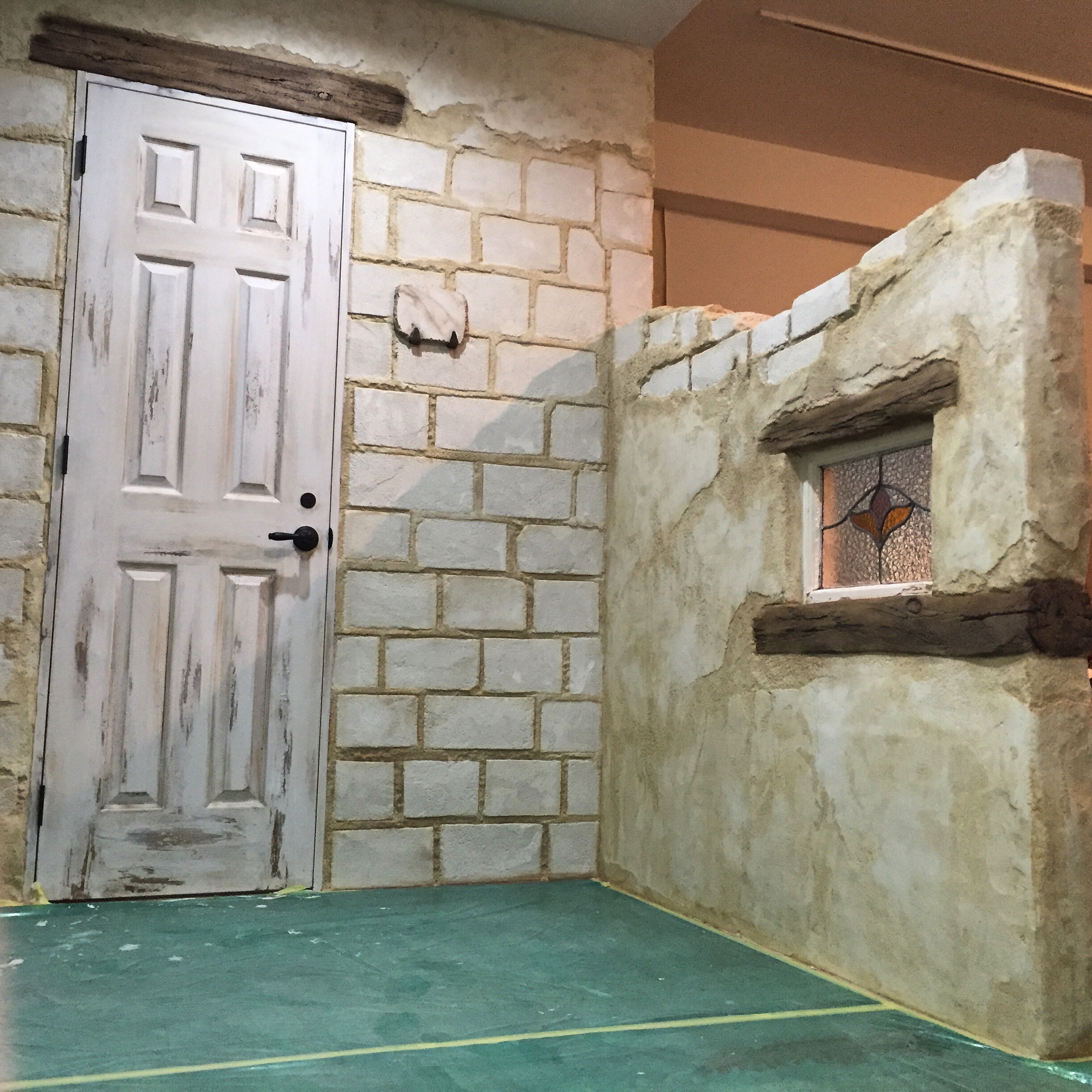 About - PRECIOUS Design 株式会社釘虎