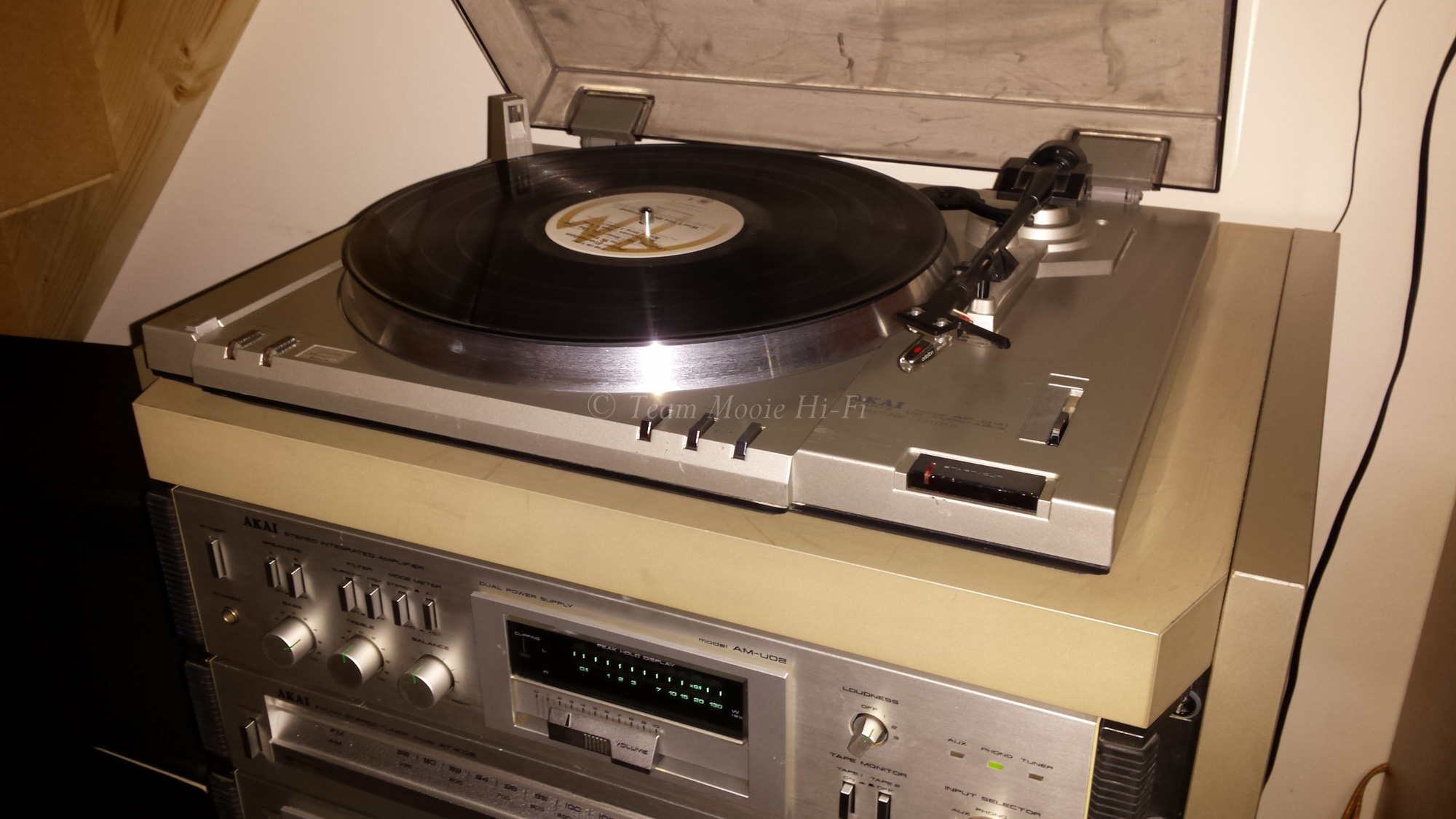 Review Akai Pro 502 rack stereo set - De website van mooiehifi!