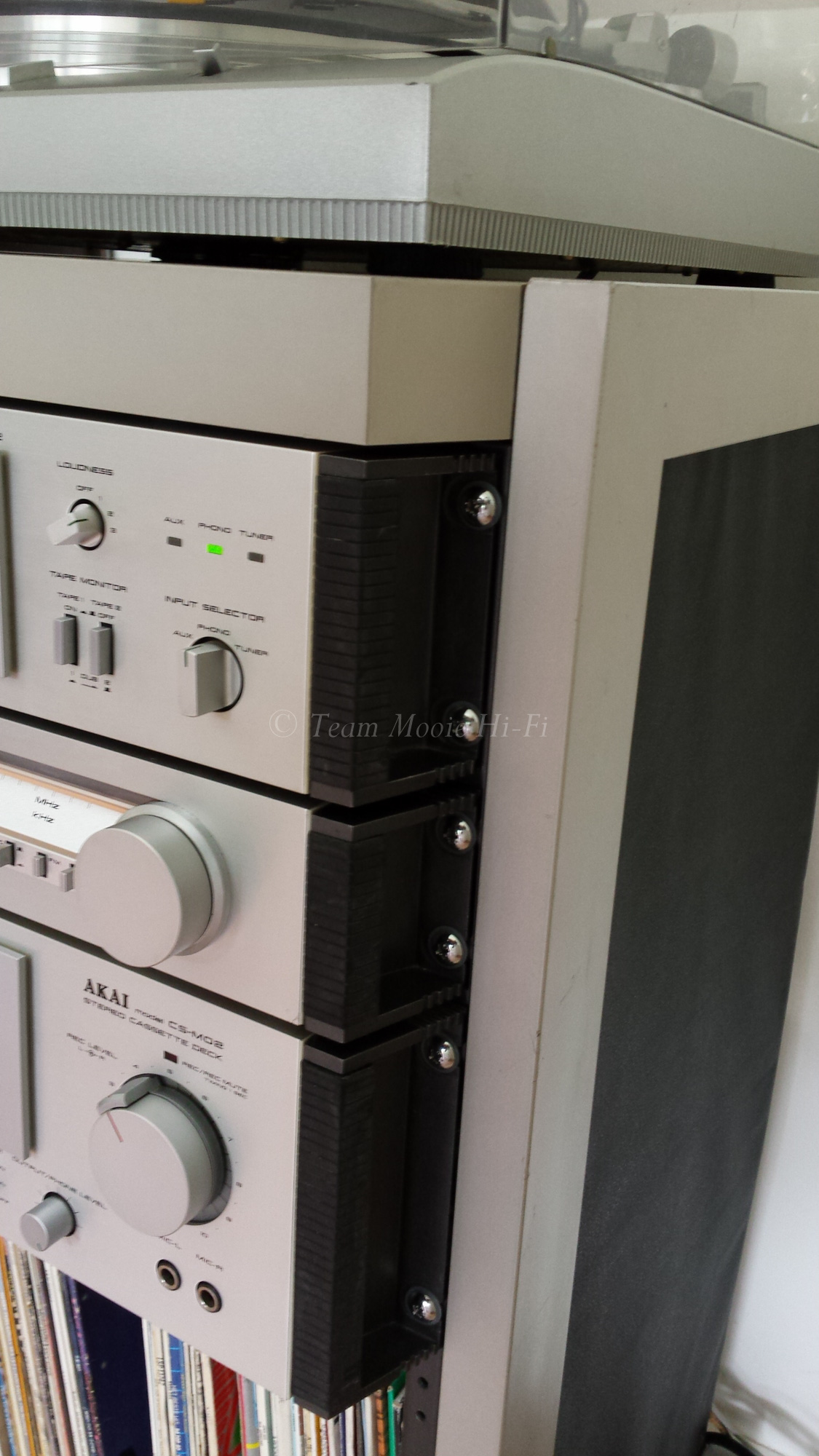 Review Akai Pro 502 rack stereo set - De website van mooiehifi!