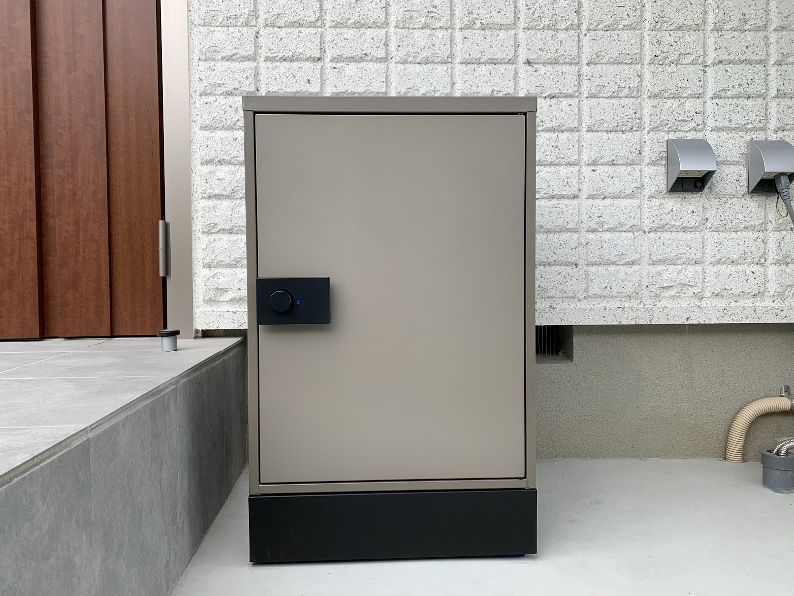 受注生産品 LIXIL リクシル 宅配ボックスKT コンパクト 右開き ホワイト エンボス調 本体のみ 8KCD01HH 華麗