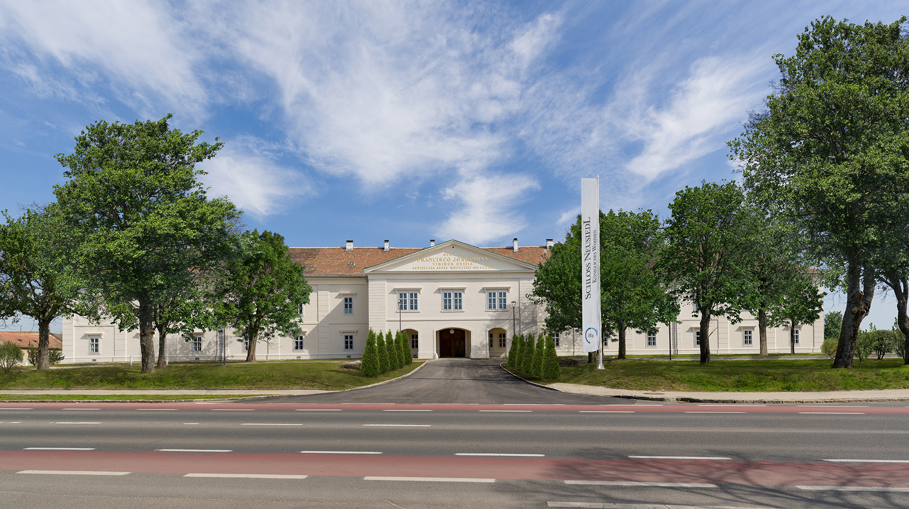 Schloss Neusiedl am See - altBAUneu