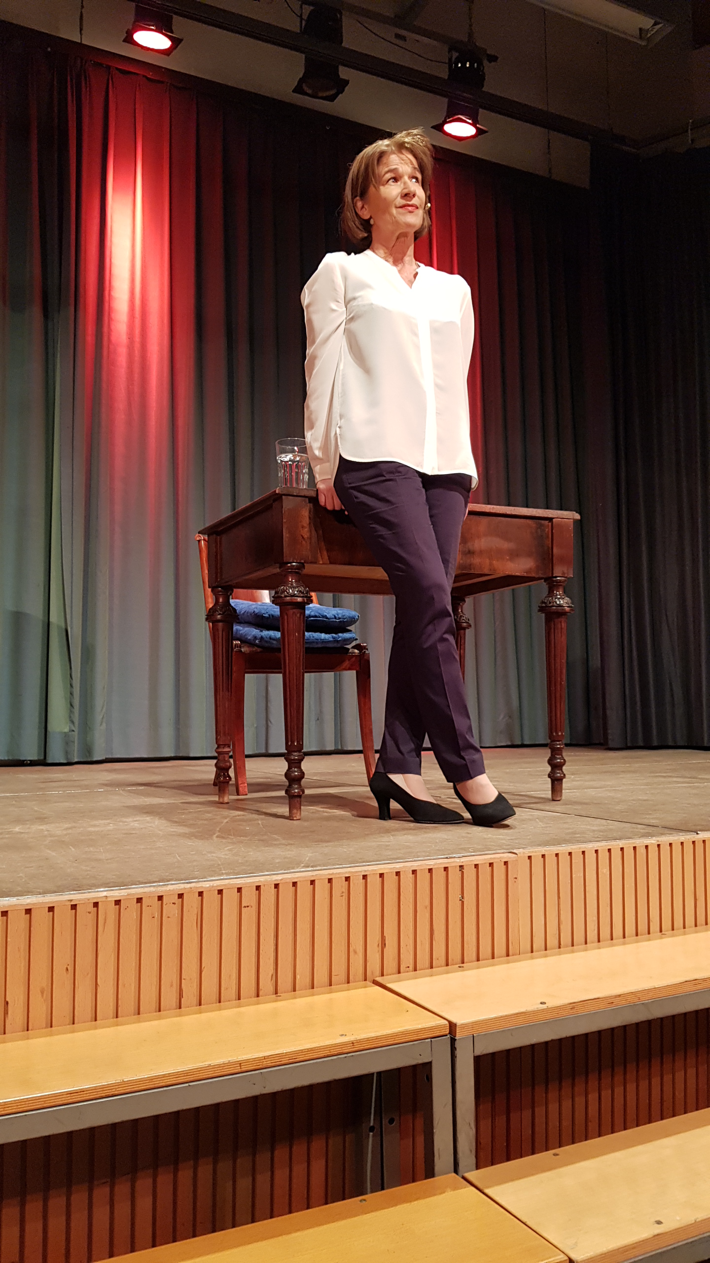 Theater am Tisch - Krista Posch, Schauspielerin, Energiearbeit ...