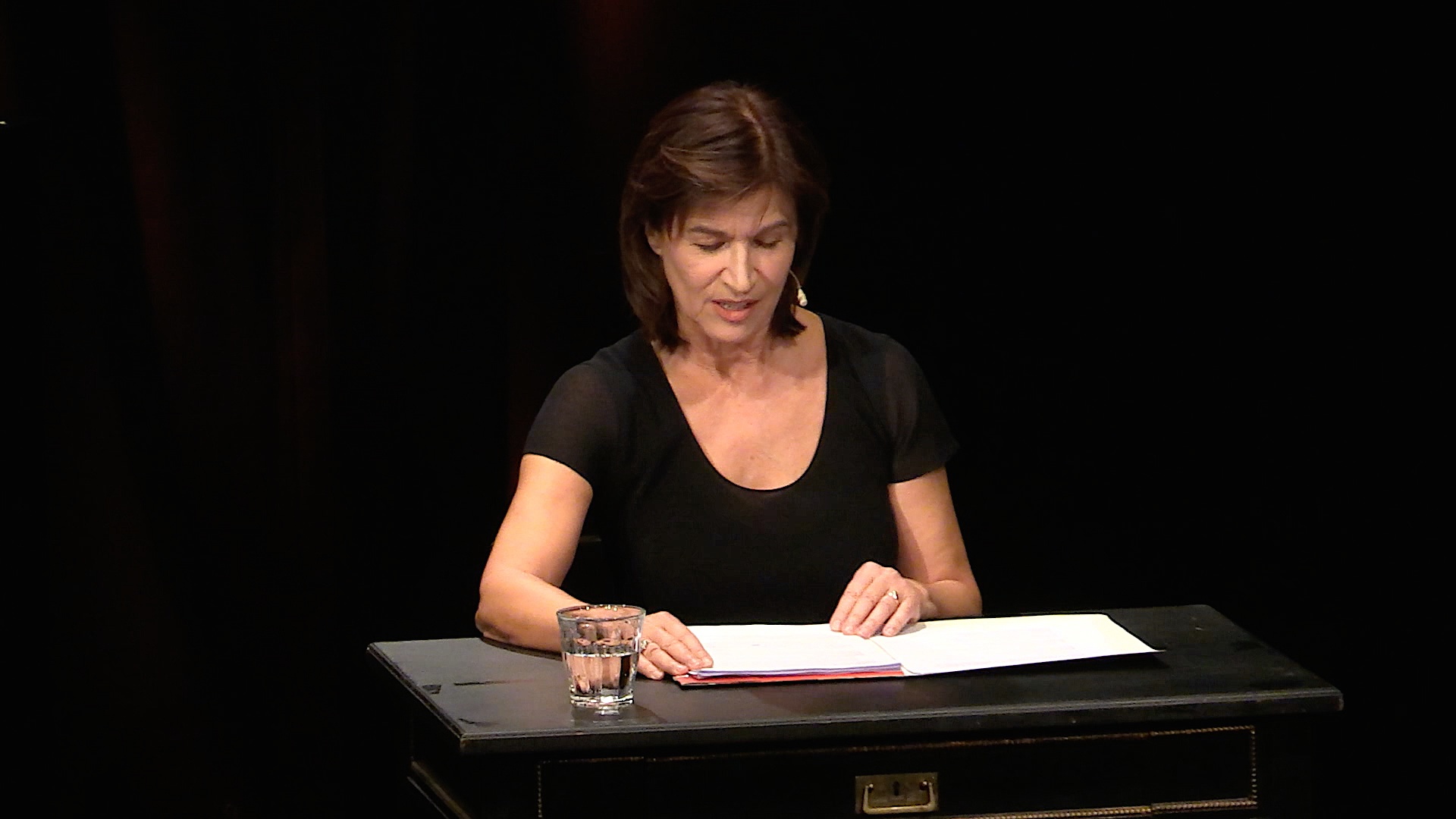 Theater am Tisch - Krista Posch, Schauspielerin, Energiearbeit ...