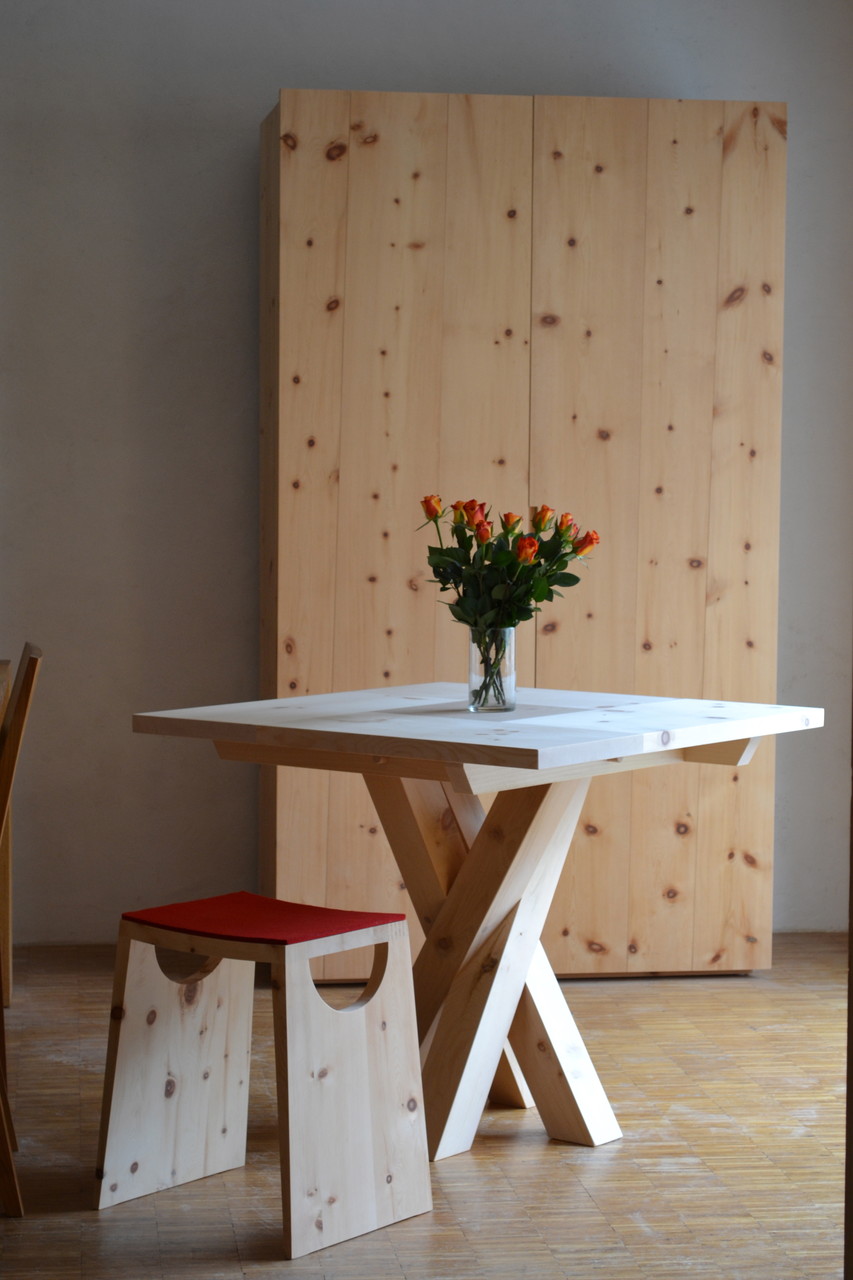 Arvenmöbel, Arvenholz, Arvenkissen - Arvenmöbel/Möbel aus Engadiner ...