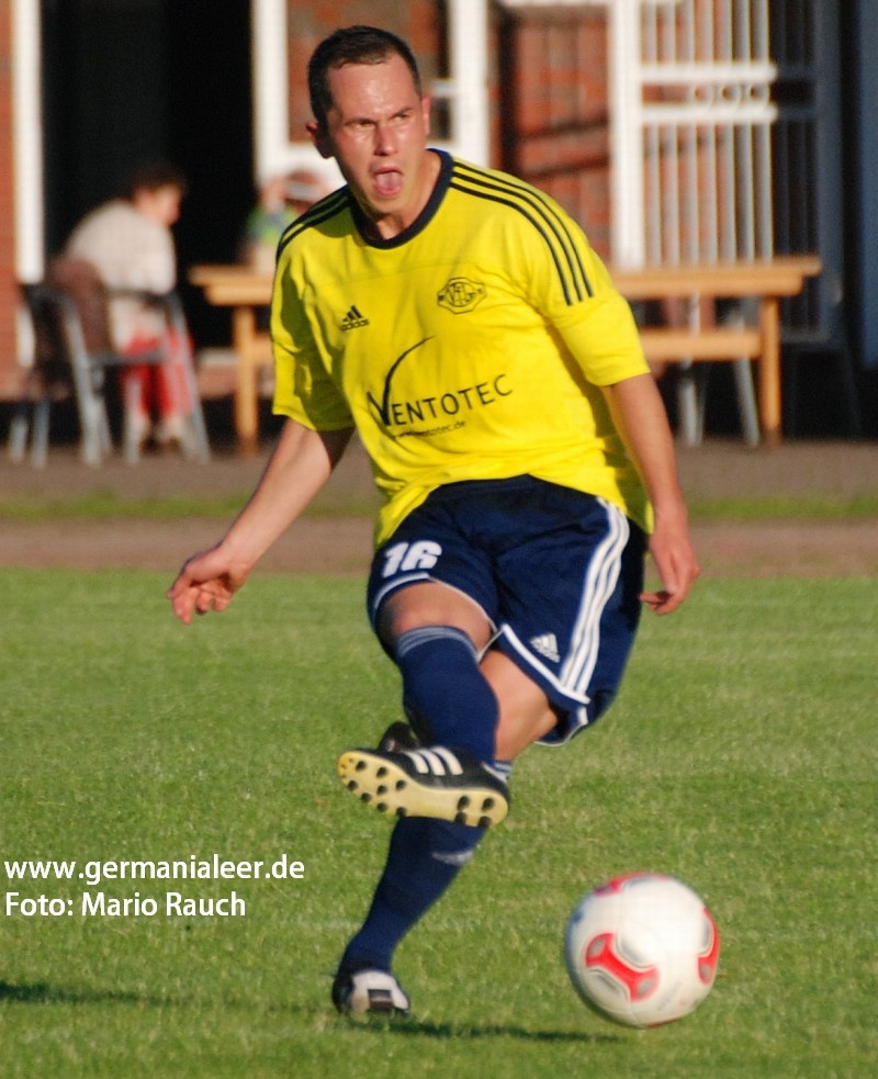 Vier Tore und ein Neuzugang - VfL Germania Leer - Fußball