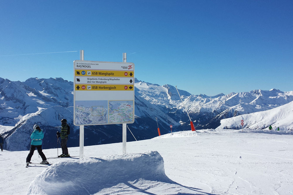 Schilder, Wegweiser und Werbetafeln - WERBETECHNIK & DRUCK TIROL - HERR ...