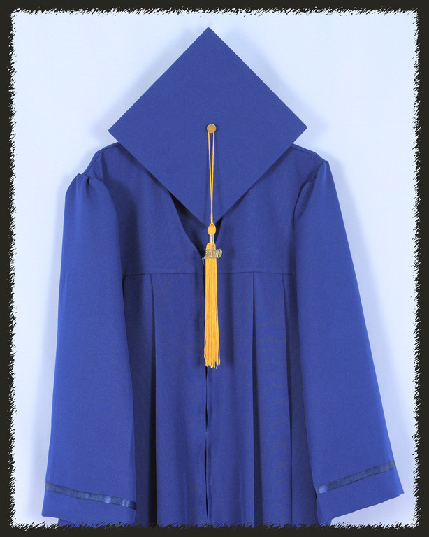 VENTA, FABRICACION Y ALQUILER DE TOGAS Y BIRRETES - La Kazeta Digital