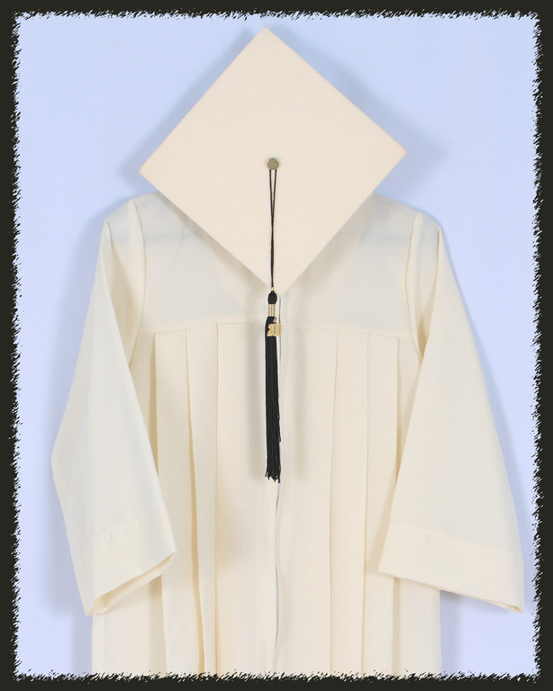 VENTA, FABRICACION Y ALQUILER DE TOGAS Y BIRRETES - La Kazeta Digital