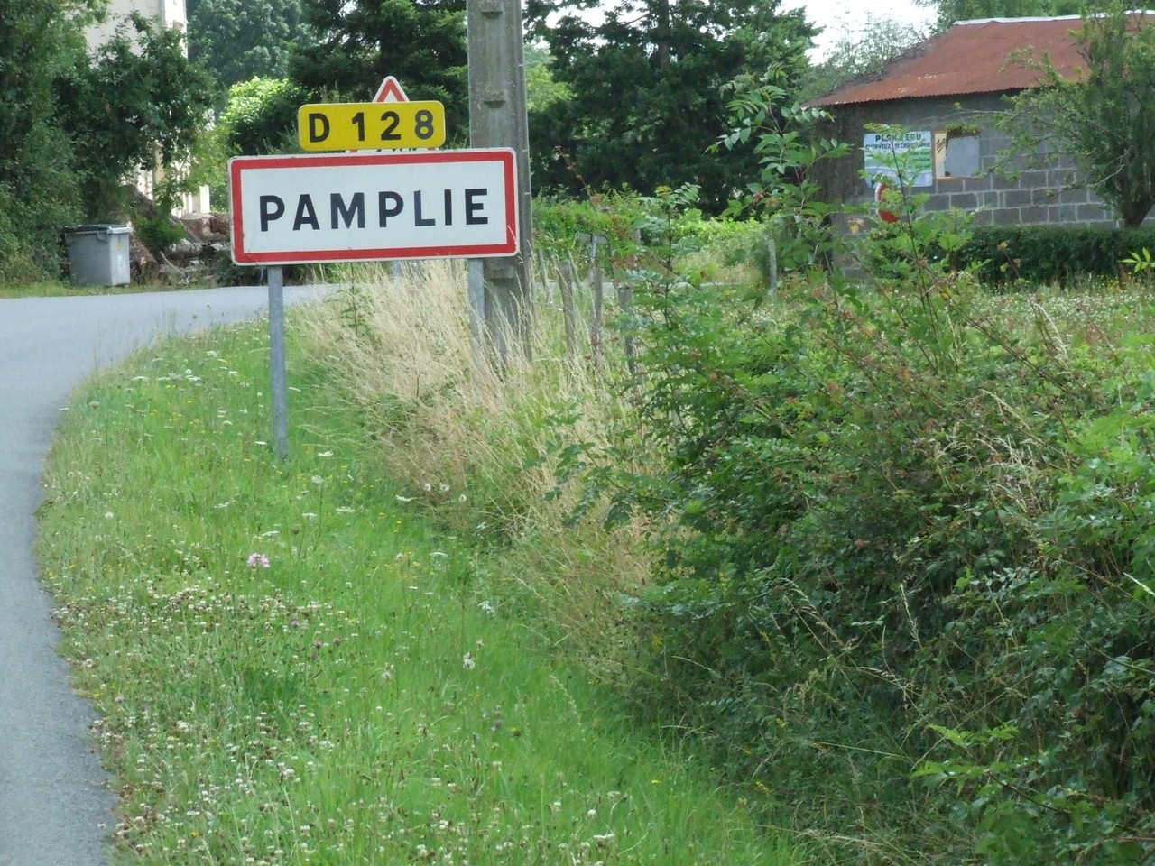 Le village de Pamplie - Site de famille-mathé