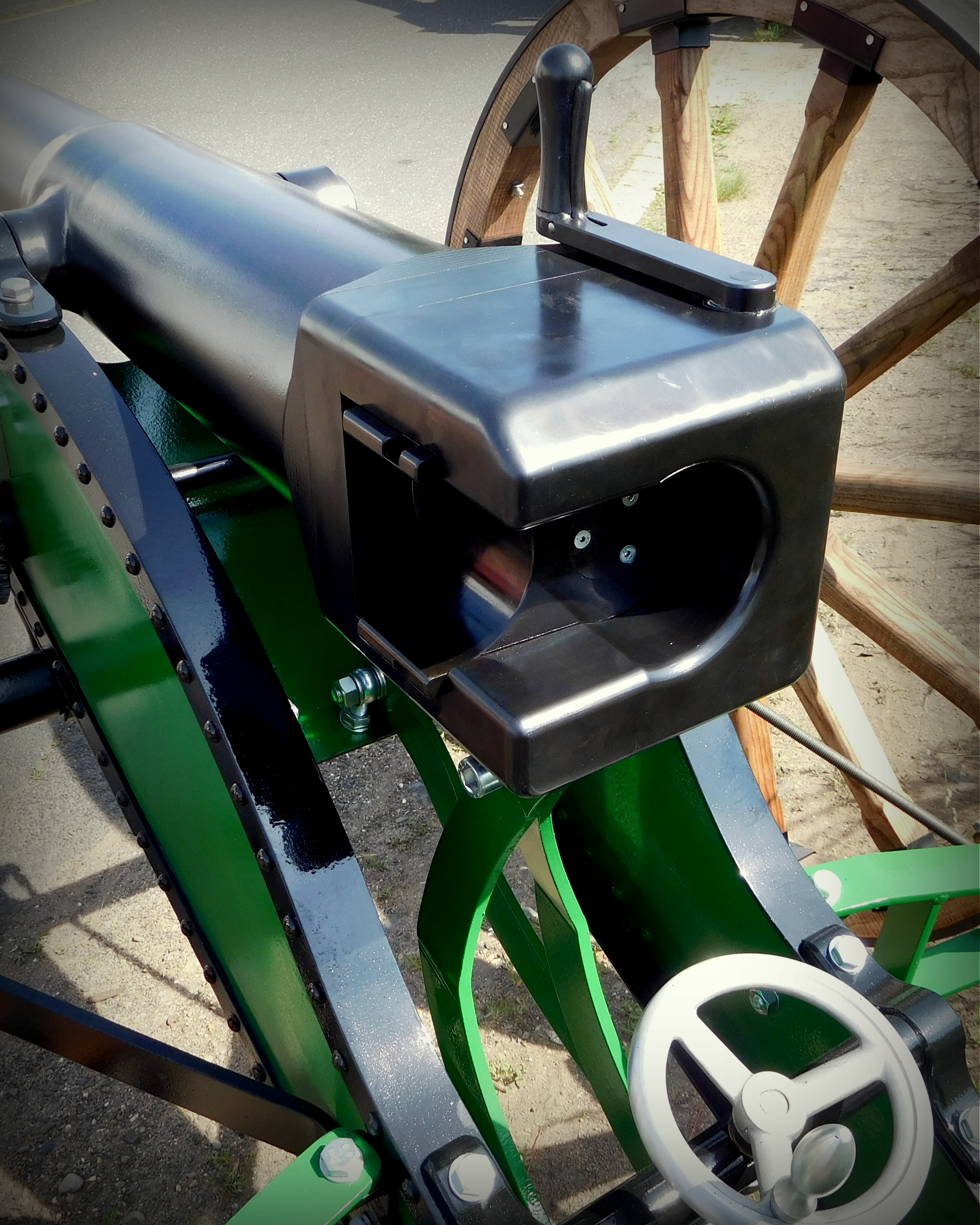 Breech-Loading Cannons - Hermann Salutkanonen - Exklusive Böllerkanonen