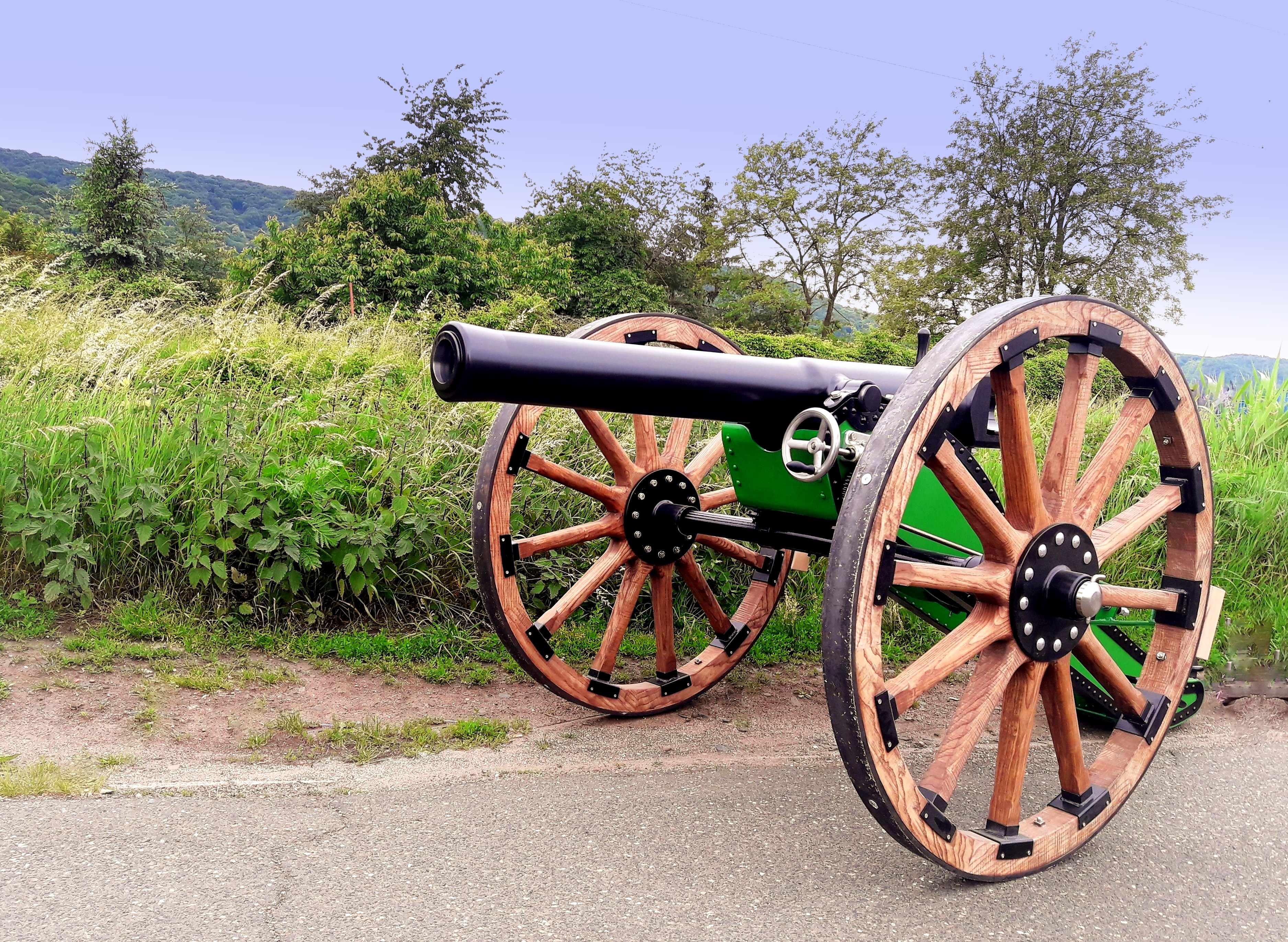 Breech-Loading Cannons - Hermann Salutkanonen - Exklusive Böllerkanonen