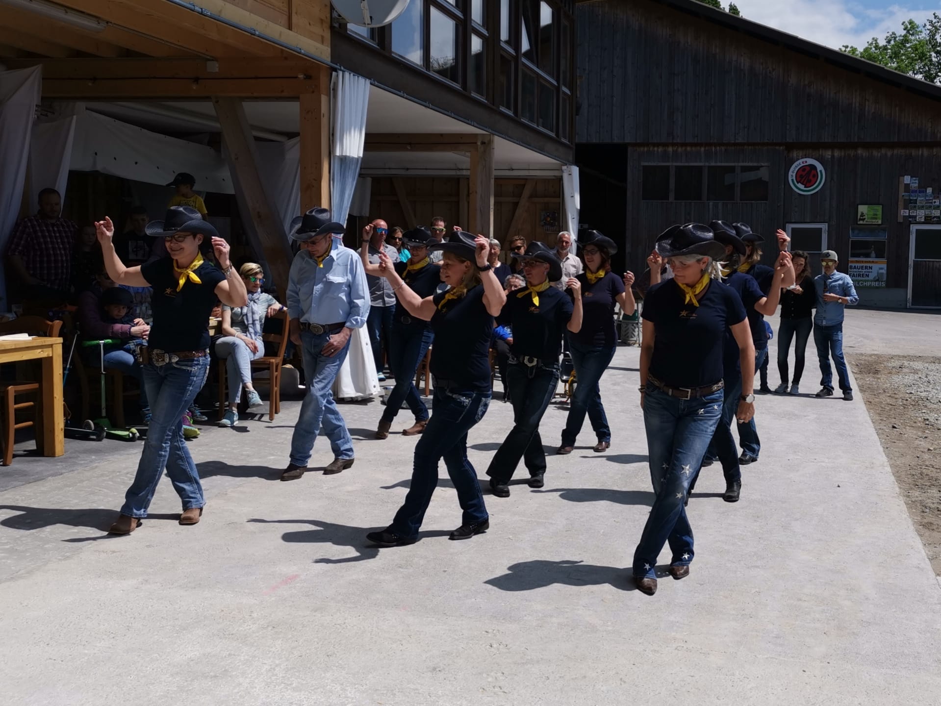 Auftritt Karin Wild‘s 50th Geburtstag - 30.05.19 - Tanzschule Furrer ...