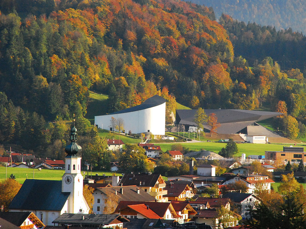 Herbst - Erl - Passions- und Festspielort Erl in Tirol bei Kufstein
