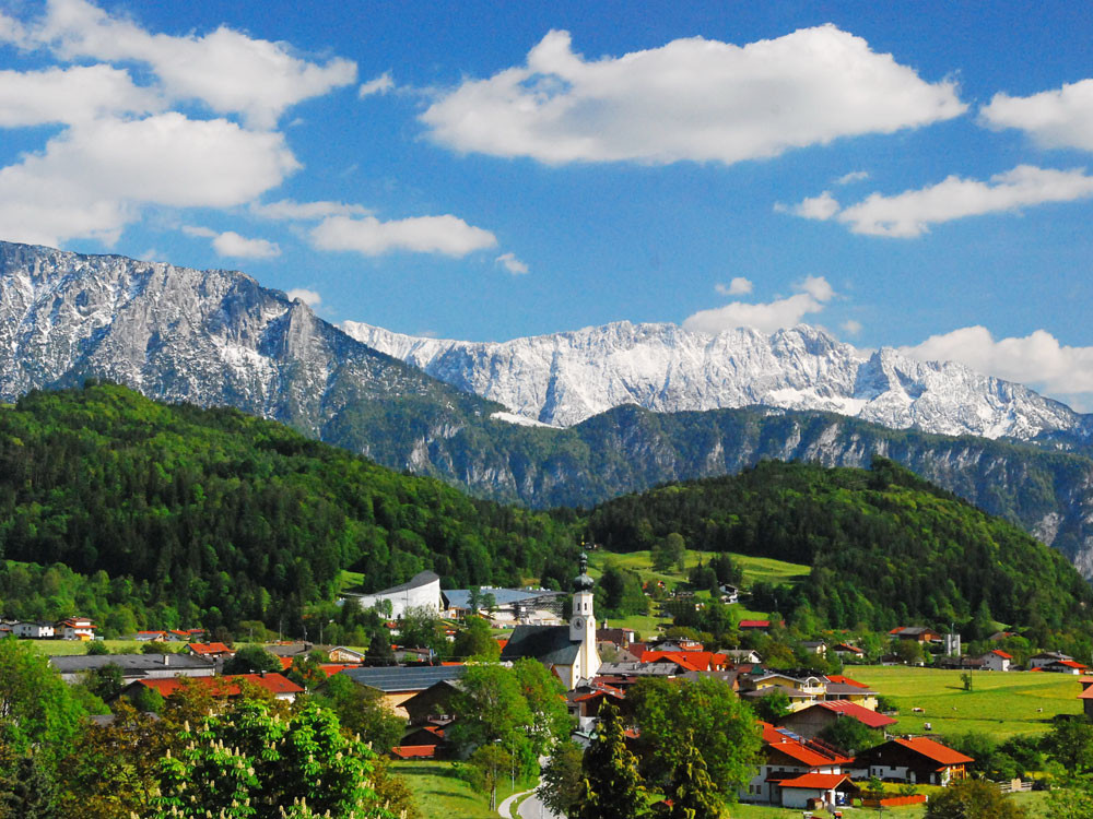 Sommer - Erl - Passions- und Festspielort Erl in Tirol bei Kufstein