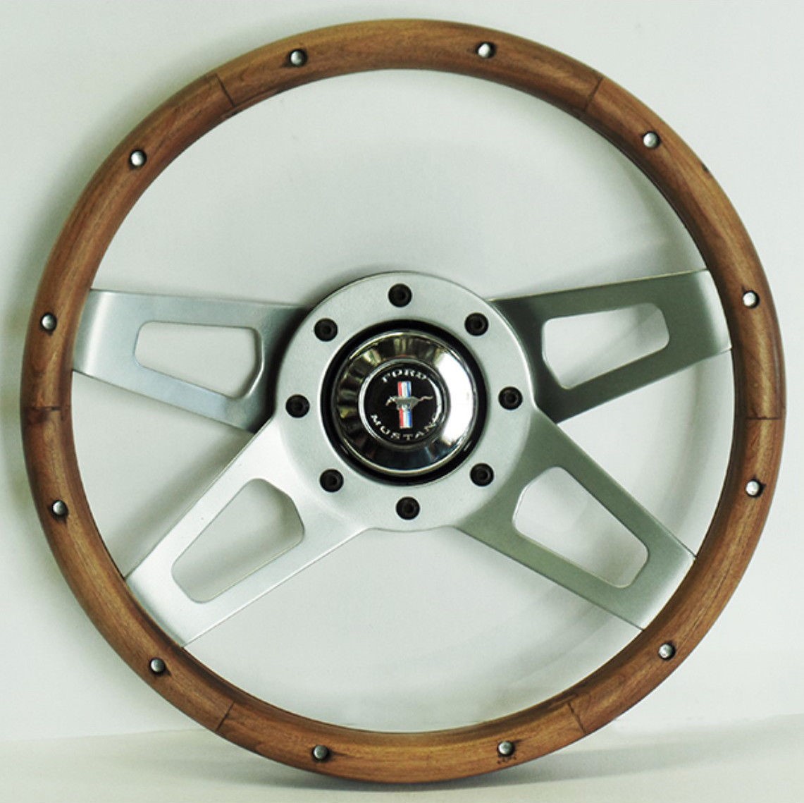 Volant bois, commodo, rétroviseur pour Ford Mustang - Mustang Spare Parts