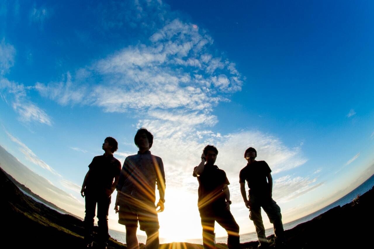 WALK FOUR ABREAST - WALK FOUR ABREAST official site