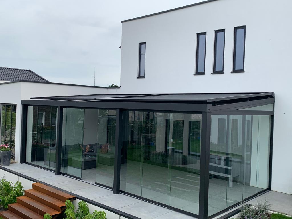 Op zoek naar een veranda, overkapping, glazen schuifdeuren, rolluik ...