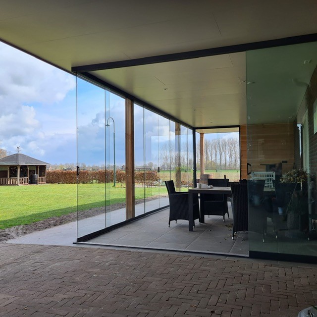 Op zoek naar een veranda, overkapping, glazen schuifdeuren, rolluik ...