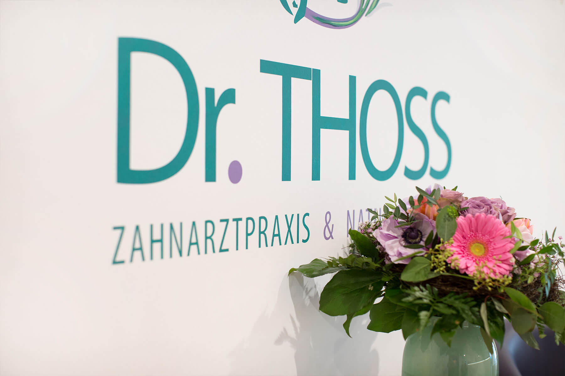 Praxis - Praxis Dr. Nadine Thoß – Spezialistin für biologische Zahnmedizin und Keramikimplantate