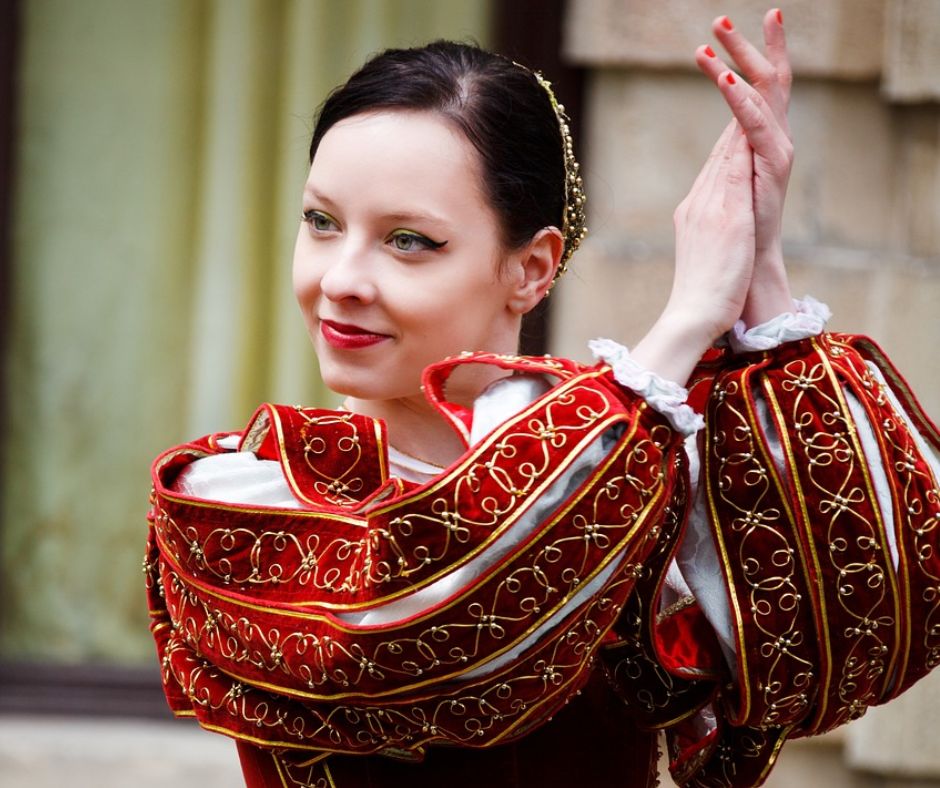 Fashionably feudal: What did people wear in the Middle Ages? - History ...