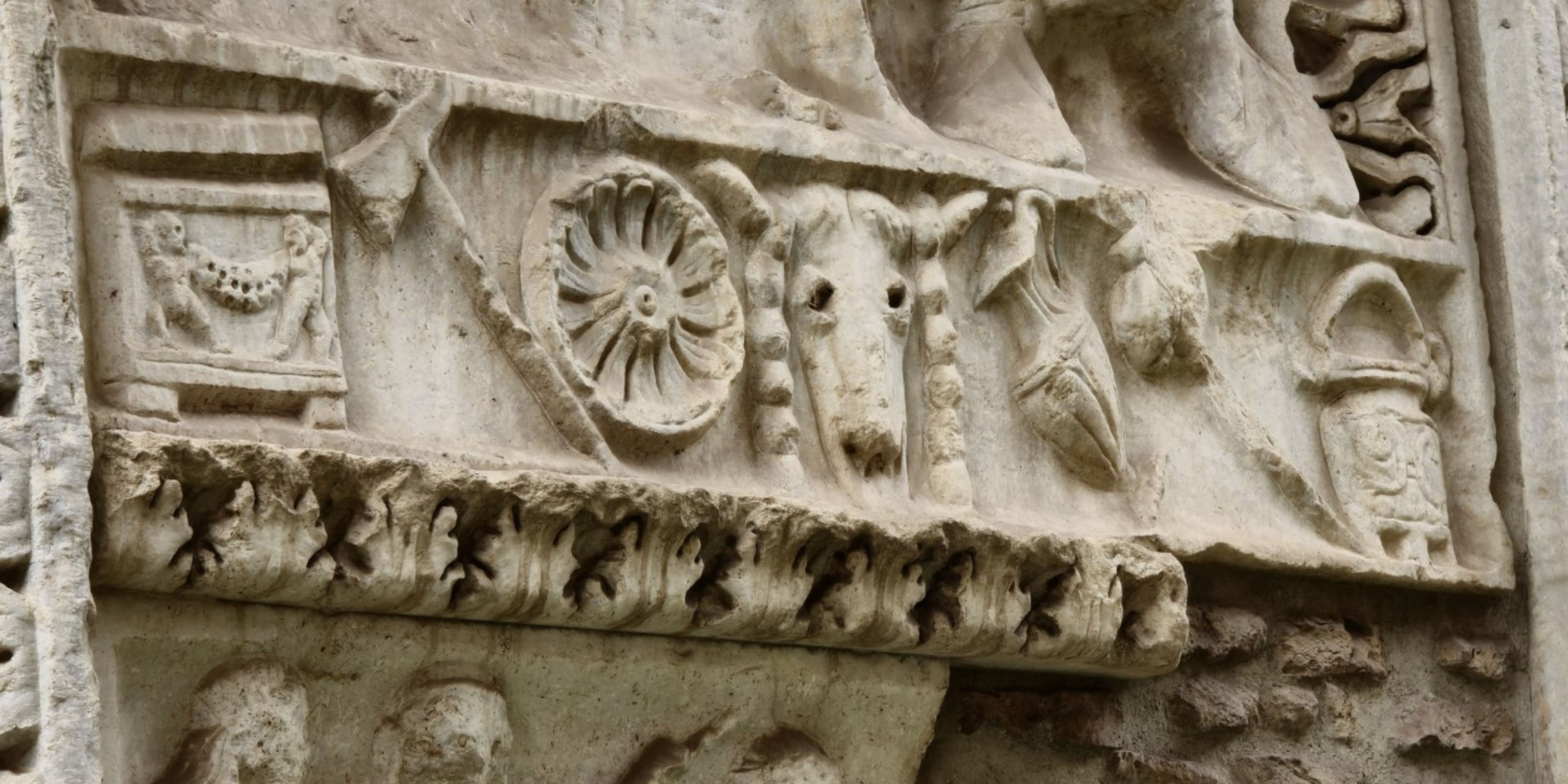 Janus: Roman god of the New Year, who sees both yesterday and tomorrow ...