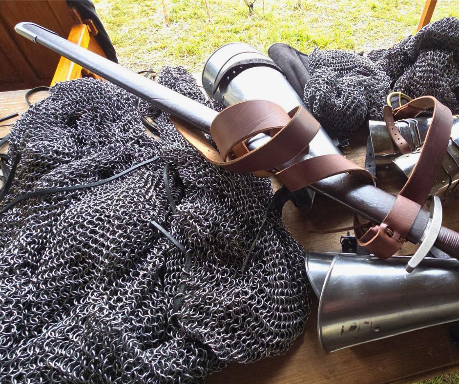 Armed to the Teeth: A guide to the weapons and armour of a medieval ...