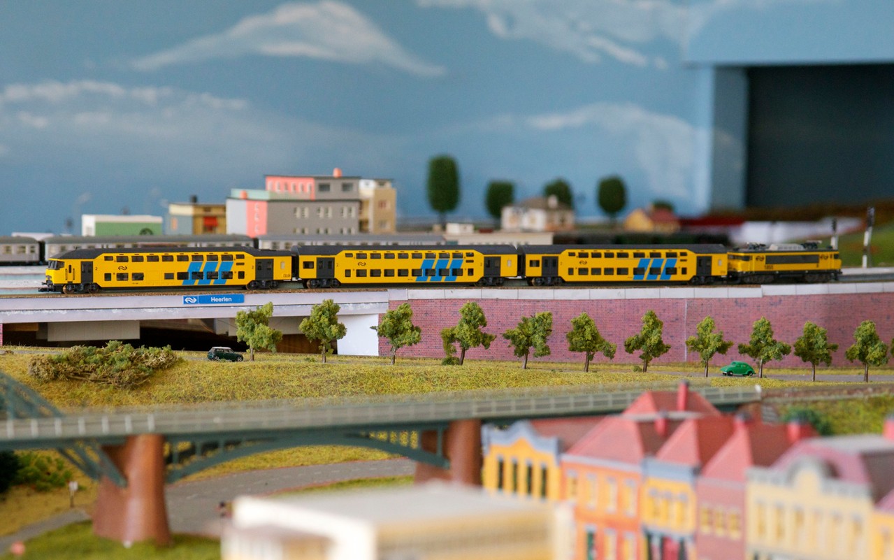 NS 1855 met DDM-2 - Modelspoorbaan Zuid-Limburg
