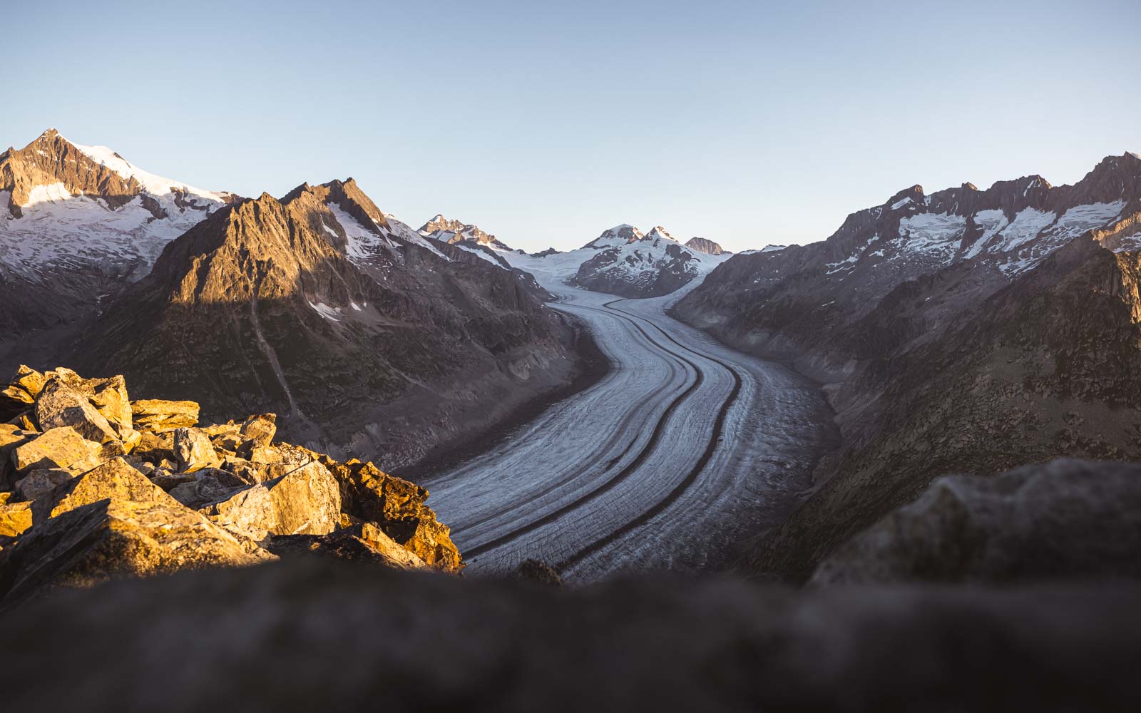 Der Stoneman Glaciara Hike am Aletschgletscher an einem Tag ...
