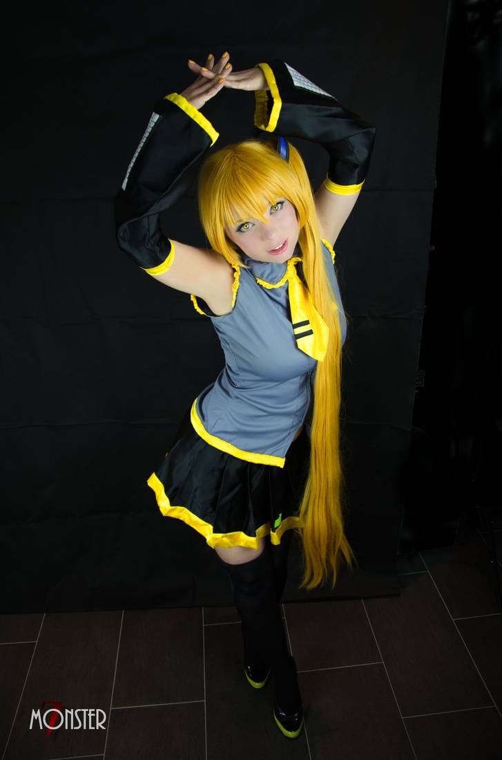 neru cosplay