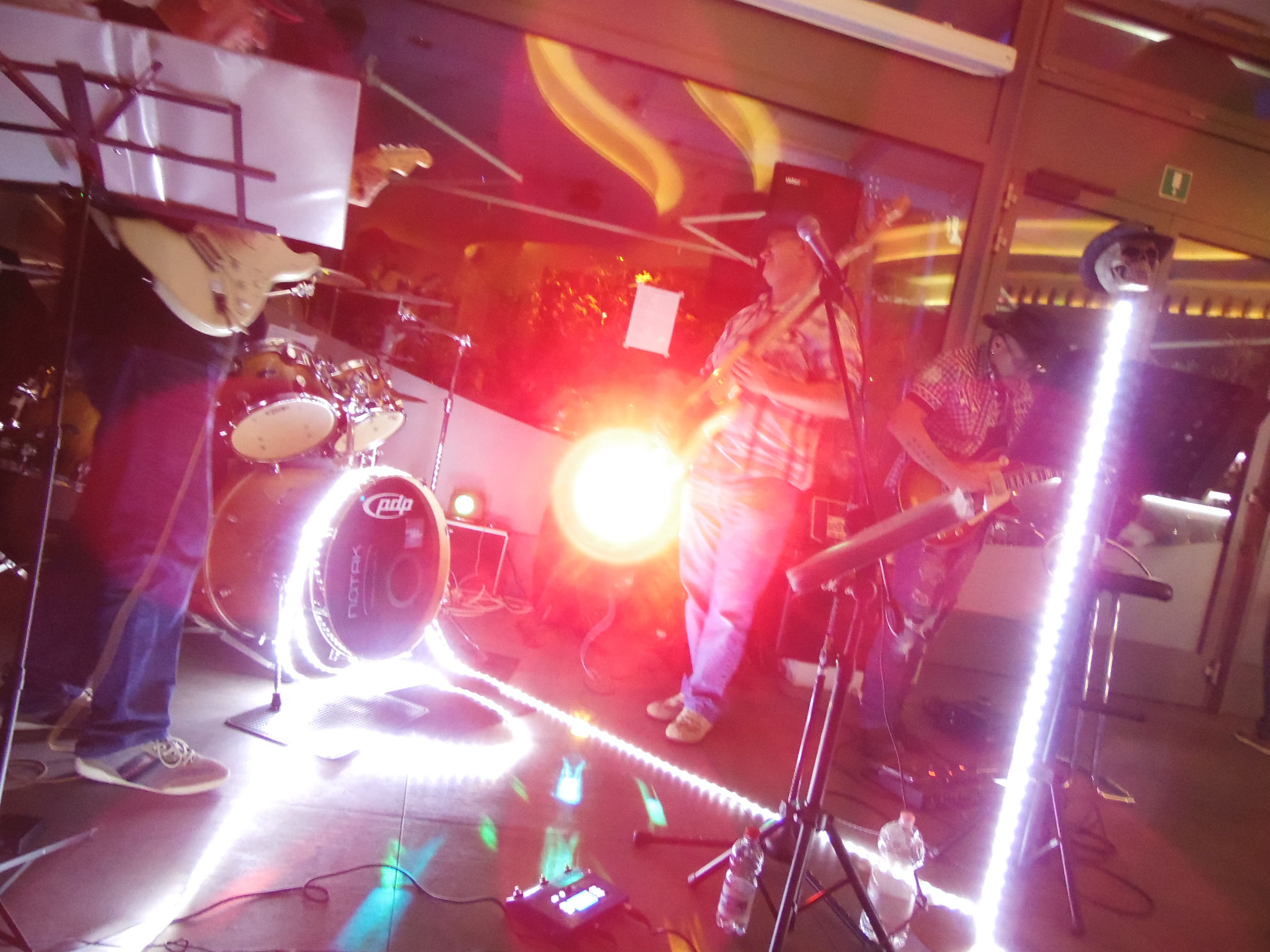 Home Razzle Dazzle rock band - Benvenuti su razzledazzleband! Musica ...