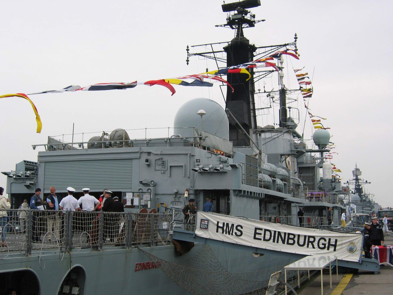 D 80 HMS Sheffield Revell 1:700 - Modellschmiede Hämelerwald