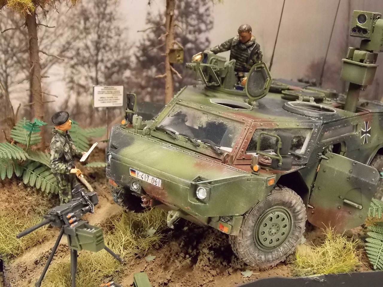 Fennek auf Aufklärungsfahrt - www.panzer-bau.de/diorama/militär/1:35