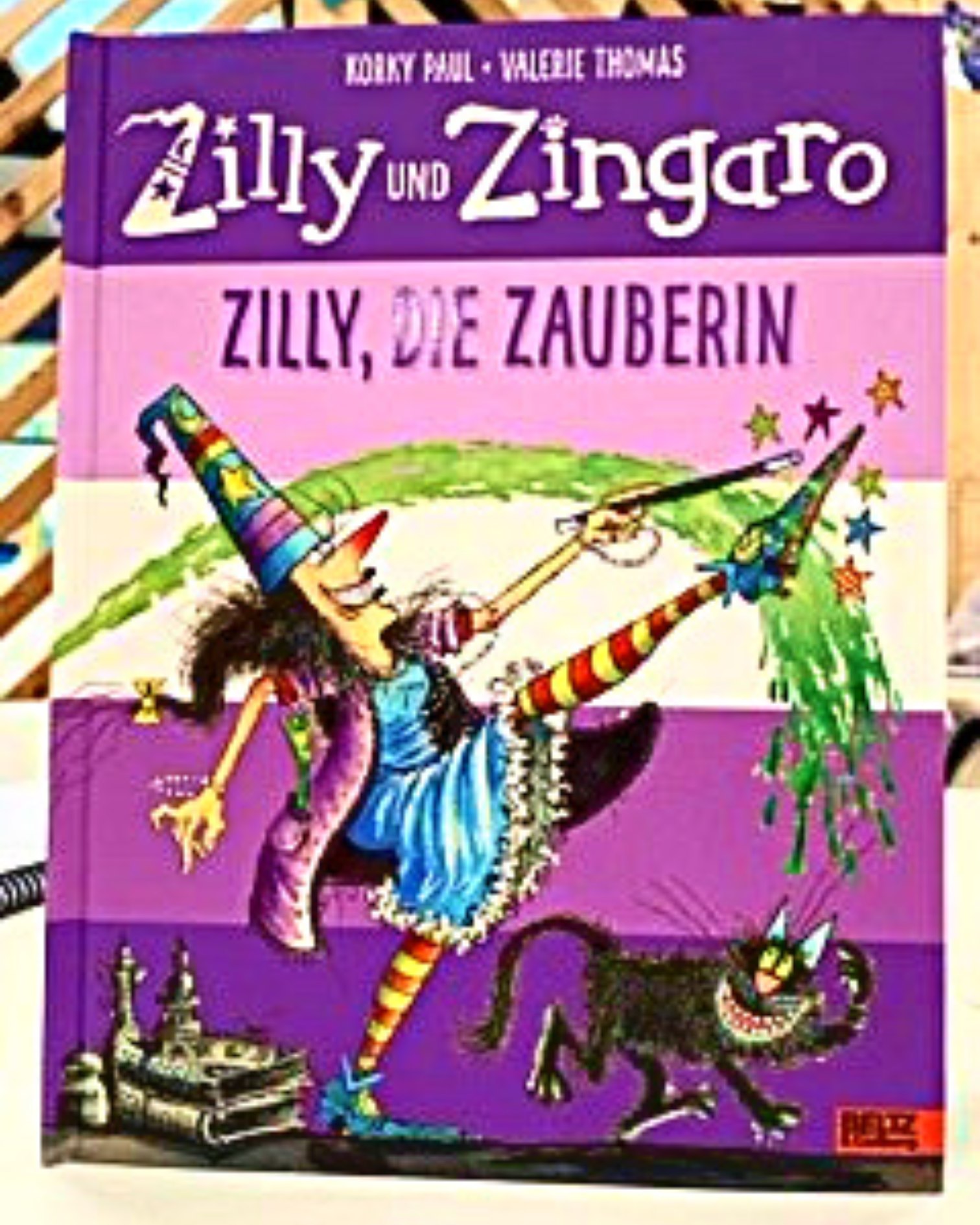 Wir lernen Zilly die Zauberin kennen - small Foot