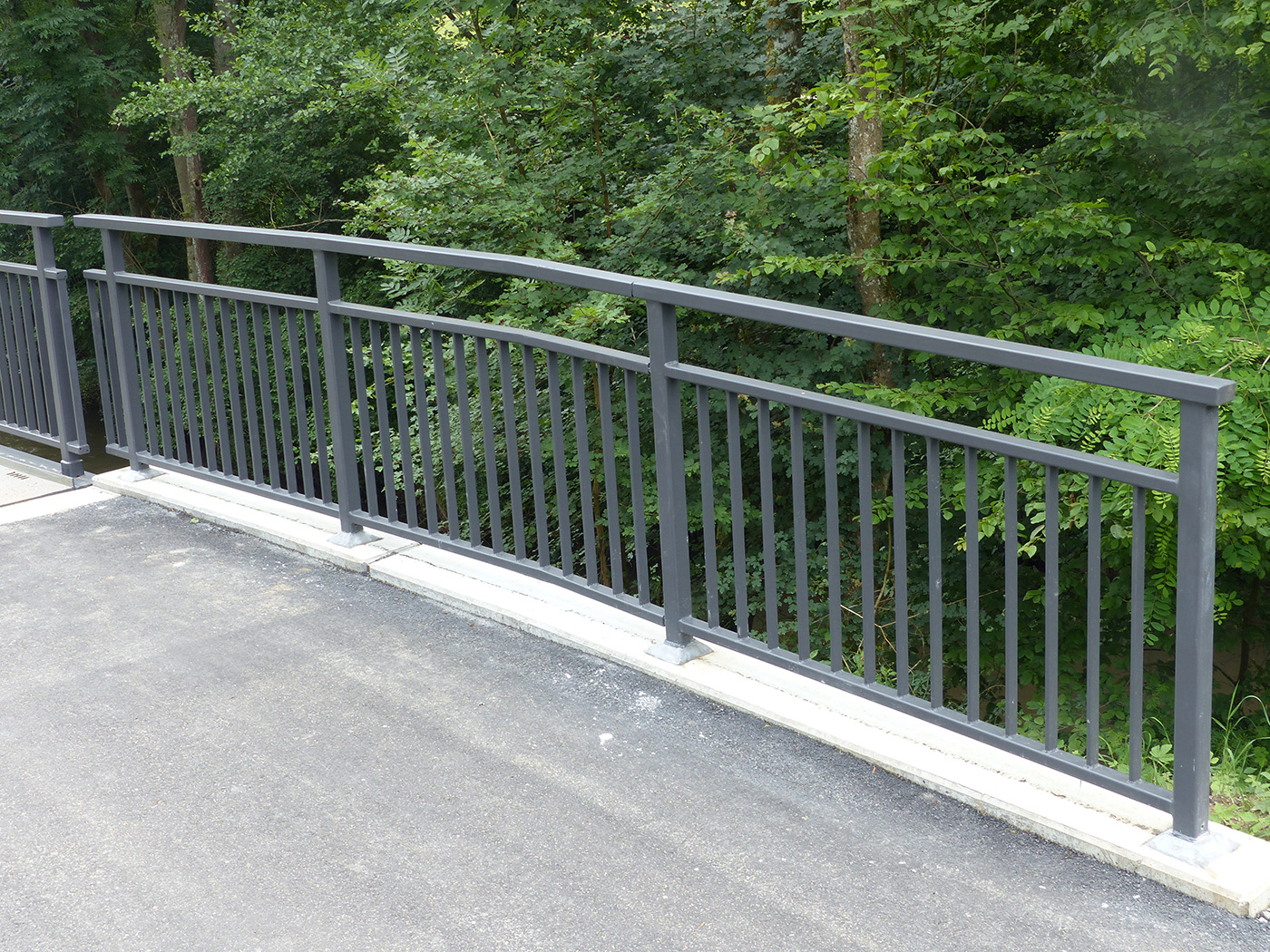 Brückengeländer nach den Richtlinien der Bundesanstalt für Straßenwesen, bast und dem Regelwerk ...