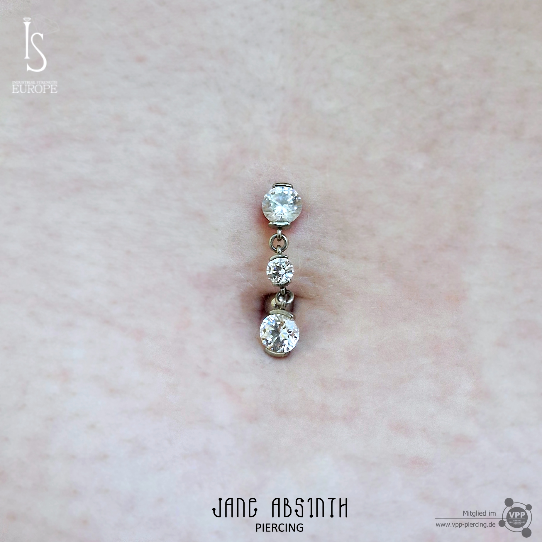 Floating Navel - alternative Platzierung eines Bauchnabelpiercings ...