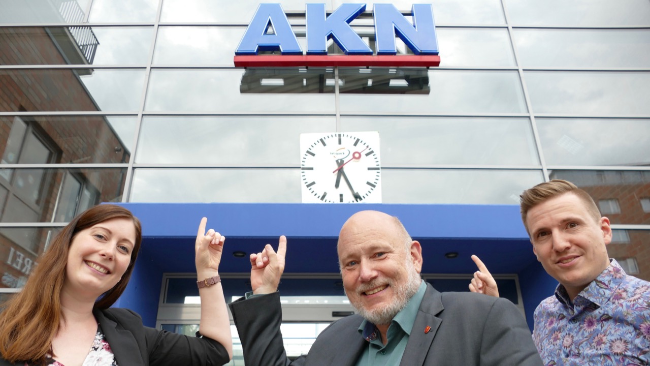 Die neue Bahnhofsuhr ist da! - Quickborn1 - Das News-Portal der Stadt ...