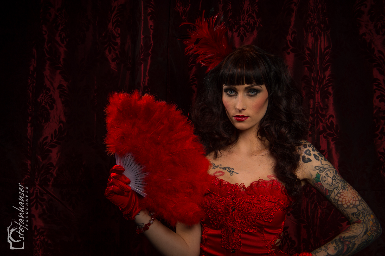 Pin-up Girl und Burlesque Wildcat Ink Sarai - Stefan Hauser Fotografie