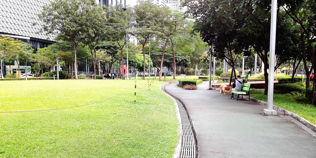 Images of Track 30th in Bonifacio Global City, Philippines - Expressions