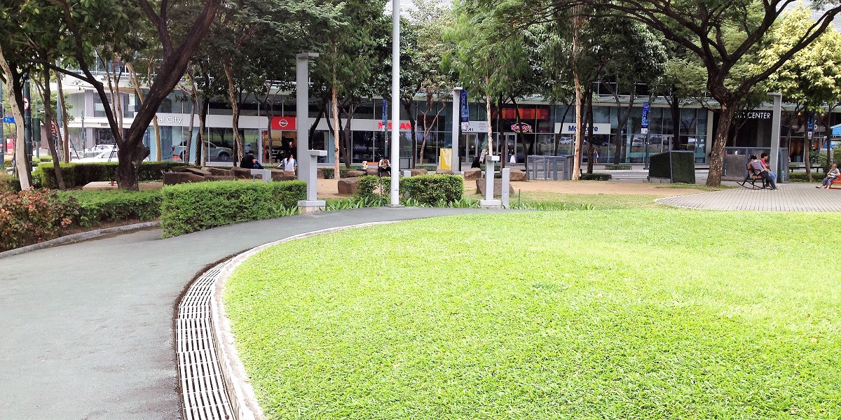 Images of Track 30th in Bonifacio Global City, Philippines - Expressions