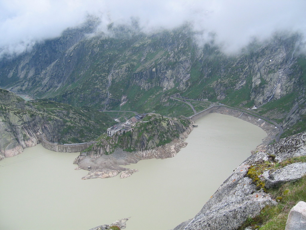 Effects of nutrient loadings and dams on downstream lake ecology ...