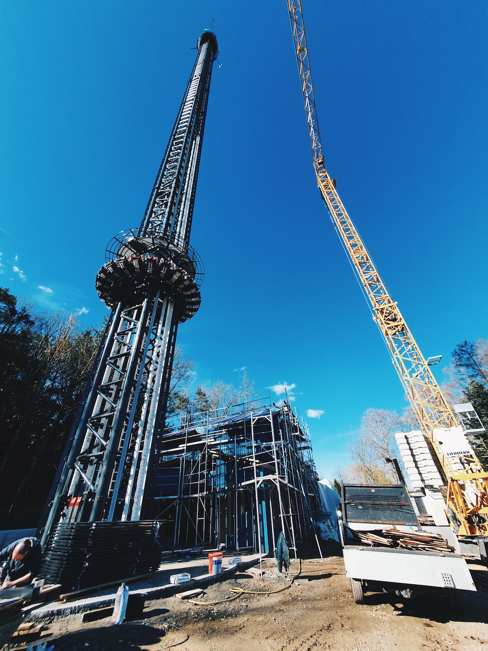 Neuer Freifallturm "Voltrum" im Bayern-Park - Freizeitpark Traveller ...