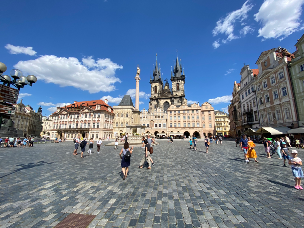 Rumgetrieben: Ein Tag in Prag - Phillip im Internet