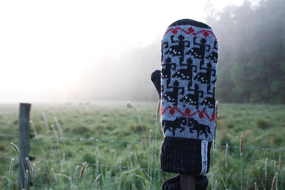 Ringdans Elin Mittens by Öjbro Vantfabrik - Sweater Chalet